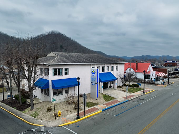 Nestled among the Appalachian hills, Morehead blends small-town charm with mountain serenity in perfect Kentucky harmony.