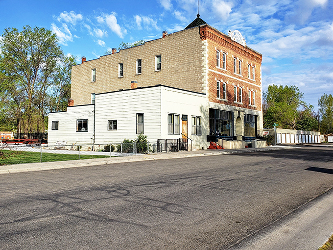 Big sky country with small-town prices - Mountain Home salutes your budget with everyday savings.