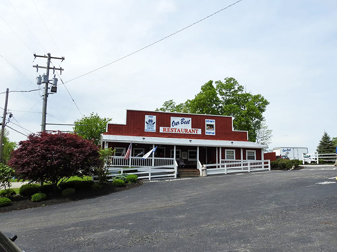 The American flag waves proudly outside this roadside chicken destination. As American as apple pie, but with more crunch.