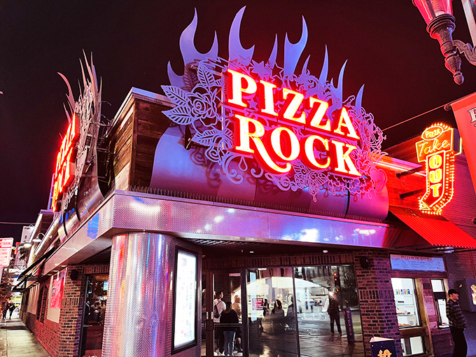 Those neon lights aren't just for show&mdash;they're broadcasting "Serious Pizza Happening Here" to the Vegas night.