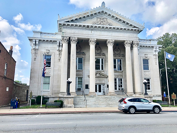 This stately courthouse watches over Kentucky's Saddlebred Capital, where thoroughbred living doesn't require thoroughbred spending to enjoy.