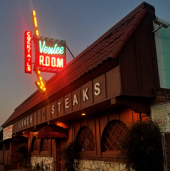Vintage vibes and sizzling grills make The Venice Room feel like the coolest backyard BBQ your cool uncle never hosted.