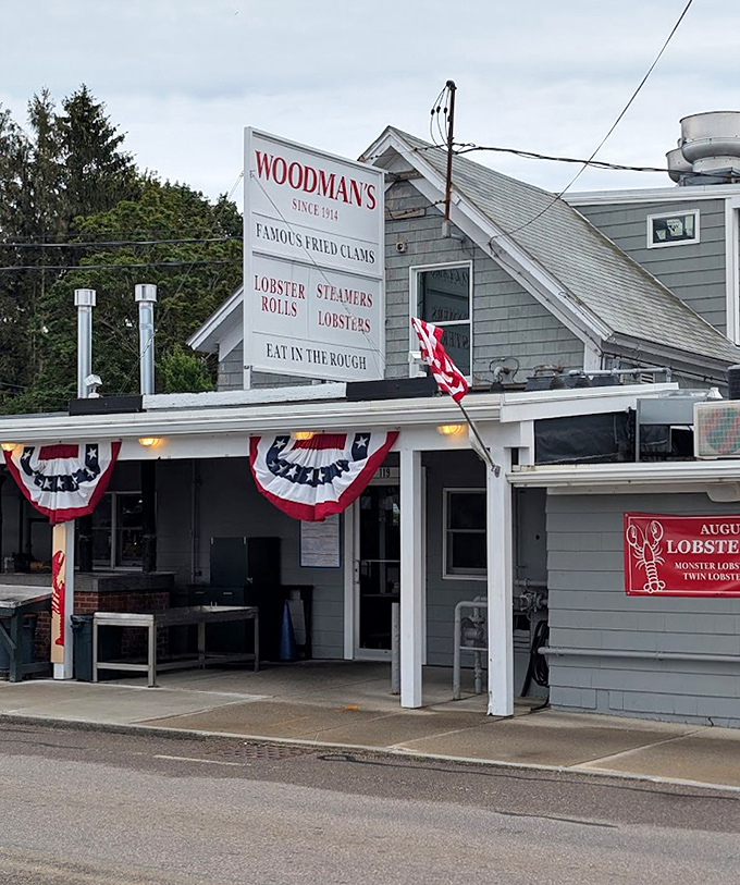 The sign promises famous fried clams, and generations of satisfied customers can't be wrong. A Massachusetts institution serving happiness by the plateful.