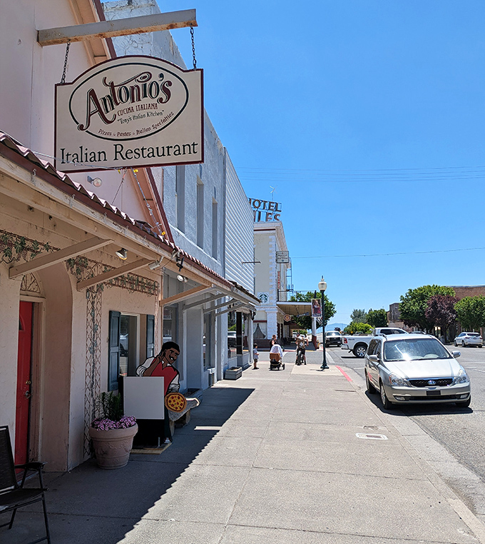 Antonio's Cucina Italiana brings a taste of the old country to the high desert. Who says you can't find authentic Italian pasta 300 miles from San Francisco?