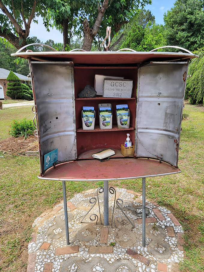 An ingenious repurposed display holds garden information and visitor mementos. Even the practical elements here have been transformed into artistic statements.