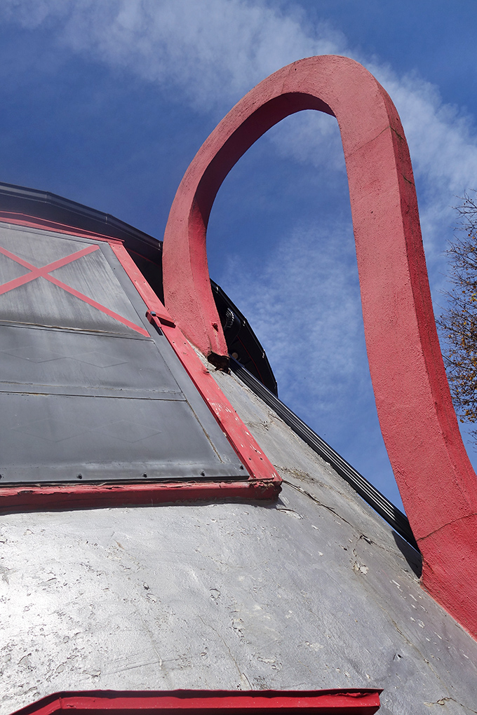 That handle isn't just decorative&mdash;it's architectural commitment to the bit. Imagine the construction meeting: "Bigger! Make the handle BIGGER!"