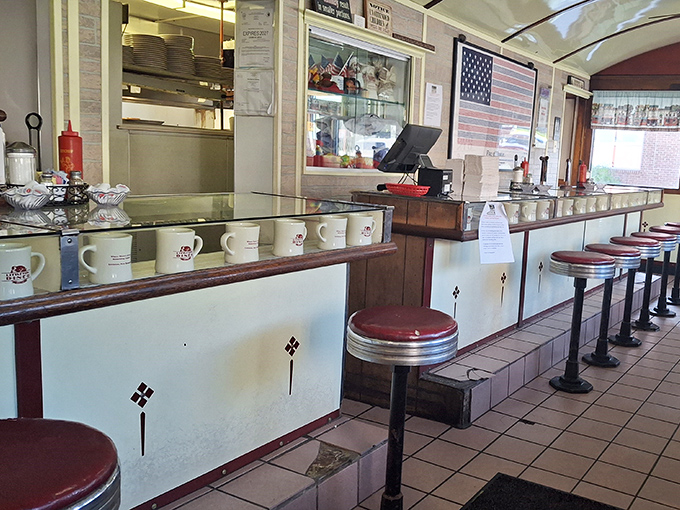 The counter seating&mdash;where solo diners become regulars and the coffee cup is never less than half-full.
