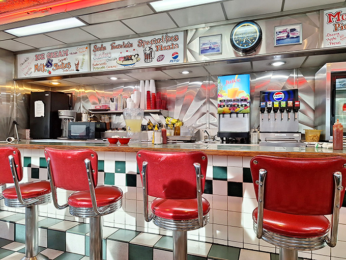 The counter seating offers front-row tickets to the best show in town &ndash; short-order cooking performed with the precision of a well-rehearsed ballet.