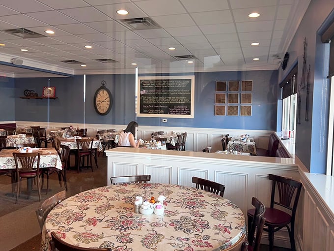 The dining room's blue walls and white wainscoting create that perfect morning atmosphere &ndash; casual yet somehow special at the same time.