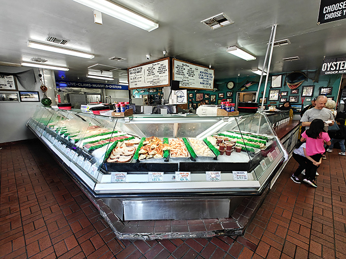 The seafood display case at Captain Kidd's – where fish dreams come true and indecision becomes your only problem. Fresh catches glisten under the lights like aquatic jewels waiting to be discovered.