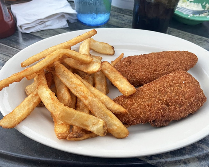 Sometimes simplicity speaks volumes&mdash;crispy fish fillets alongside hand-cut fries create the kind of straightforward pleasure that needs no explanation, just appreciation.