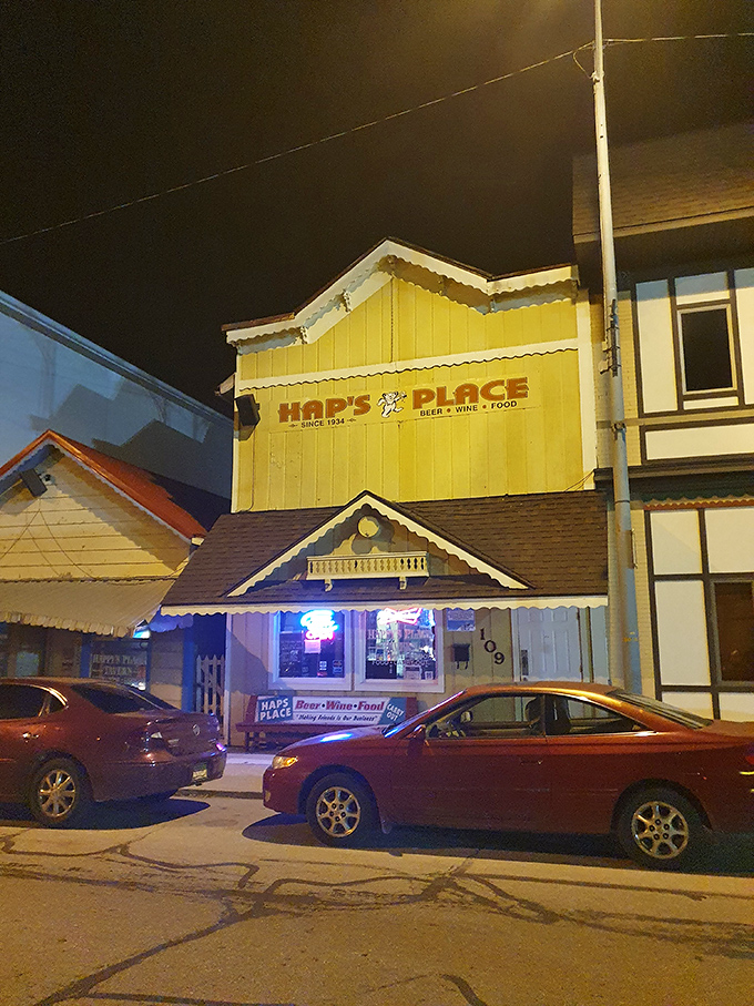 The yellow exterior of Hap's Place glows like a beacon for night owls seeking cold beer and hot conversation in a town that otherwise sleeps early.
