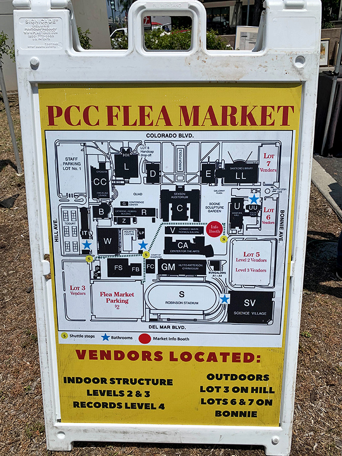 The market map reveals the true scale of this treasure-hunting playground, with specialized zones that reward methodical exploration.