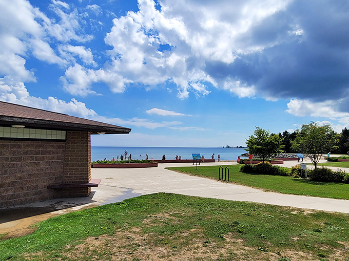Mich-e-ke-wis Park offers that quintessential Great Lakes vista&mdash;where freshwater stretches to the horizon, convincing first-time visitors they've somehow reached an ocean.
