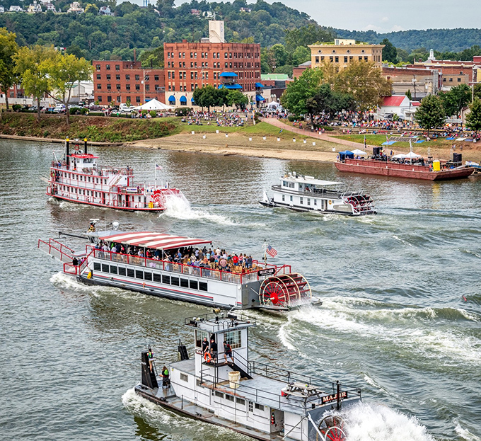 During the Ohio River Sternwheel Festival, the water becomes a highway of paddlewheels, turning the river into Mark Twain's wildest dream come true.