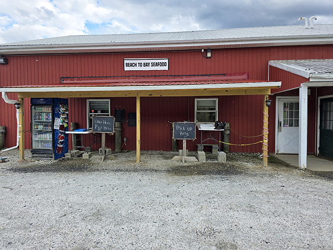 No fancy entrance needed when what awaits inside is seafood this good. Just follow the "Pick Up Here" sign to bliss.