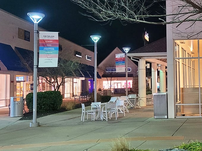 After dark, the outlets transform into a serene shopping escape. The illuminated walkways guide night owls to discounts that seem even better after sunset.