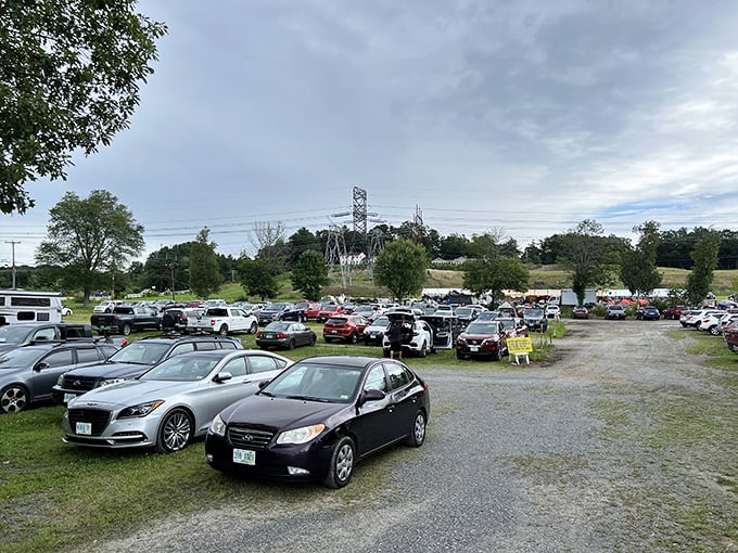 The parking lot tells the story of the market's popularity&mdash;a democratic gathering of vehicles from luxury sedans to well-loved pickup trucks.