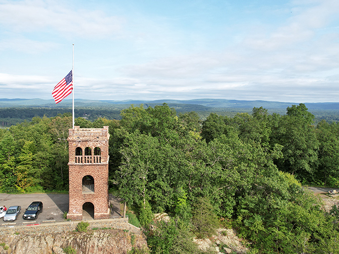 The kind of autumn colors that make pumpkin spice lattes jealous. 