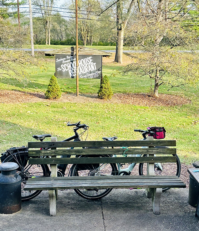 Even the sign knows what you're here for &ndash; fried chicken worth a detour and a setting that makes you nostalgic for school days (minus the homework).
