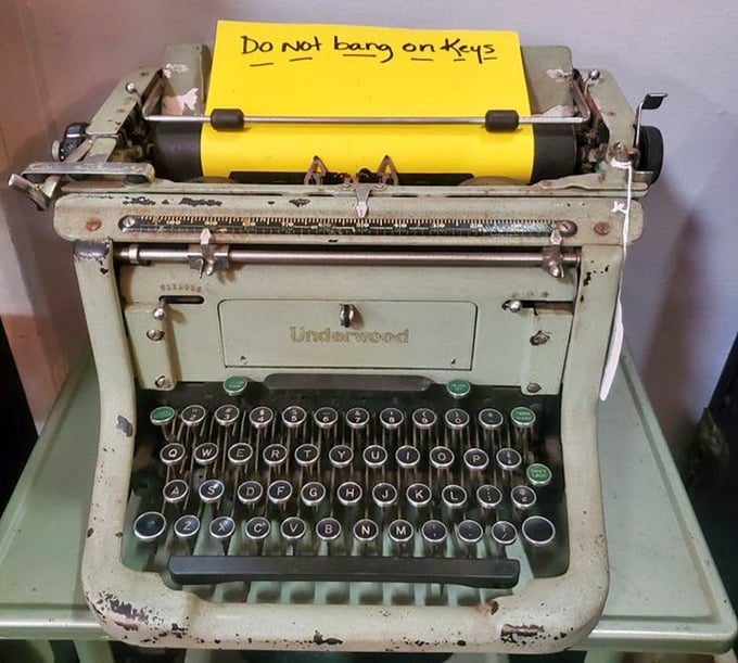 Vending machines guarding the Antique Appraisal Center like retro sentries from a more colorful commercial era.