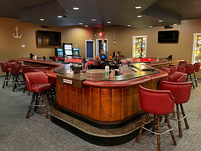 The classic horseshoe bar&mdash;where Wisconsin's unofficial sport of pre-dinner cocktailing reaches Olympic levels.