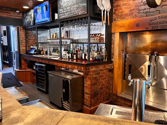 A well-stocked bar where libations flow as freely as the conversation&mdash;the perfect complement to smoky, savory delights.