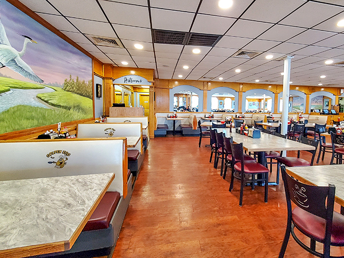 Booths with a view of coastal artwork&mdash;because nothing complements eggs and bacon like a painted heron taking elegant flight.