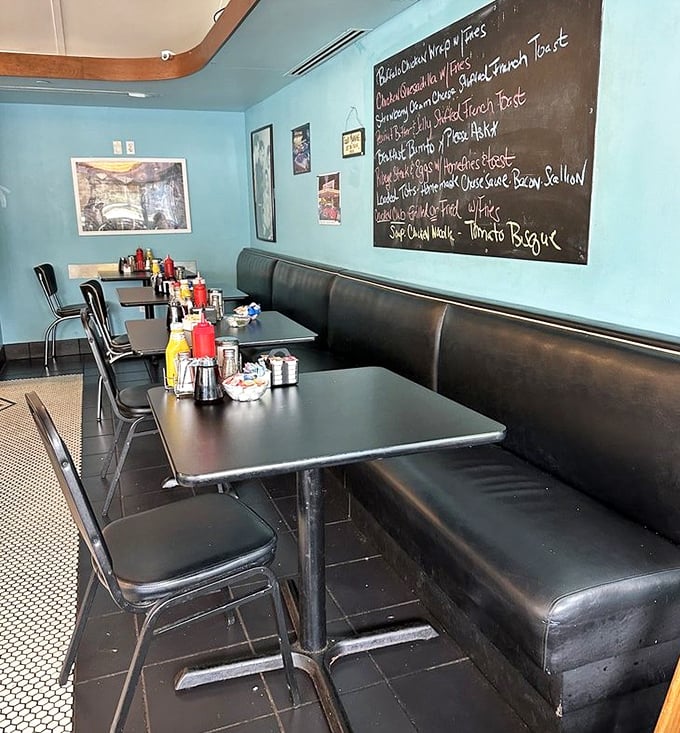 Where conversations and coffee flow freely. These booths have witnessed first dates, family reunions, and countless "remember when" moments.