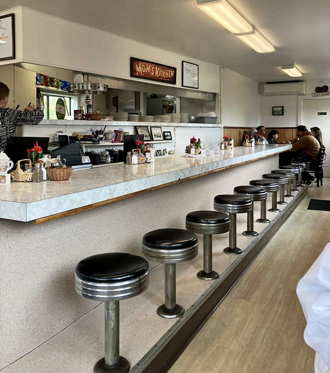 The counter seating offers front-row tickets to the best show in town: watching short-order cooking performed with the precision of a well-rehearsed ballet.