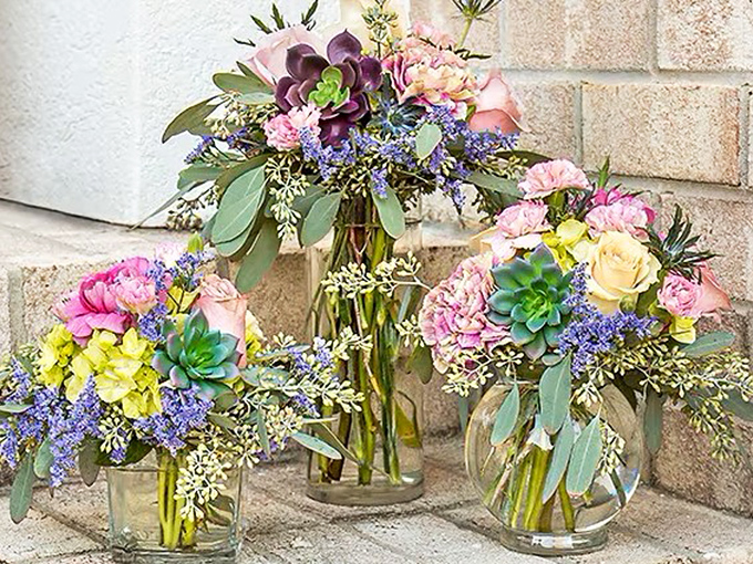 Gorgeous floral arrangements that prove beauty doesn't need a bloated price tag to brighten someone's day.