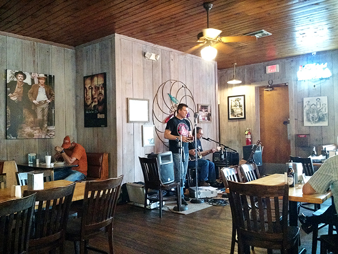 Live music adds another layer of sensory pleasure – because great barbecue deserves its own soundtrack.