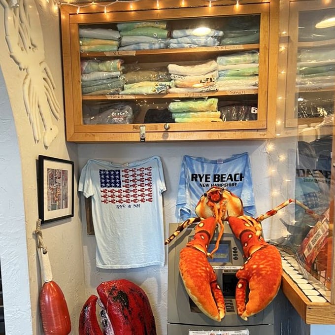 Even the merchandise corner pays homage to Rye Beach with t-shirts and lobster decor that let you take a piece of New Hampshire home.