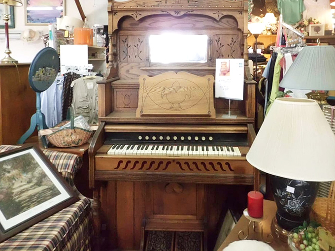 This antique organ didn't make the church choir, but it might make your living room the neighborhood's most interesting conversation starter.