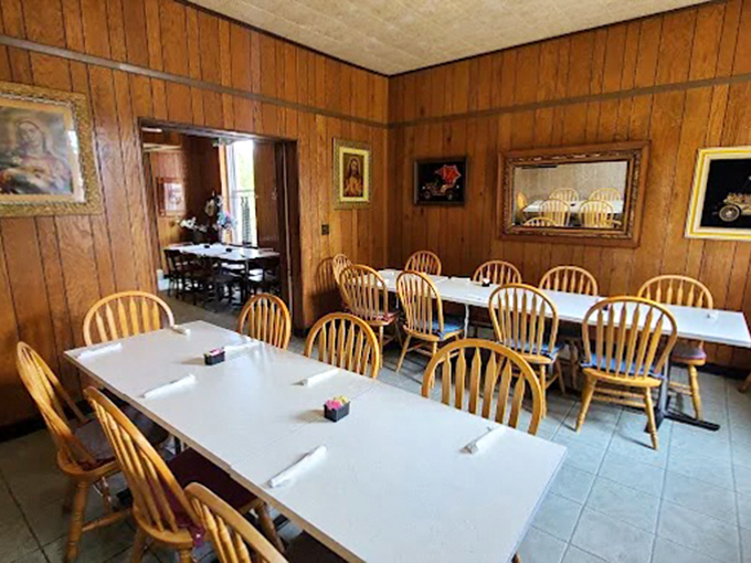 Simple wooden chairs and white tablecloths await the next round of diners who'll soon be joining the "Clean Plate Club."