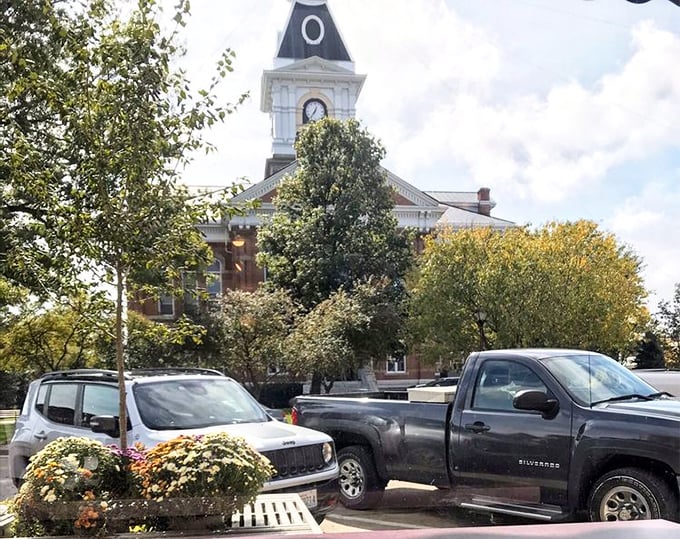 Small-town charm extends beyond the caf&eacute; doors to Clarinda's picturesque courthouse square setting.