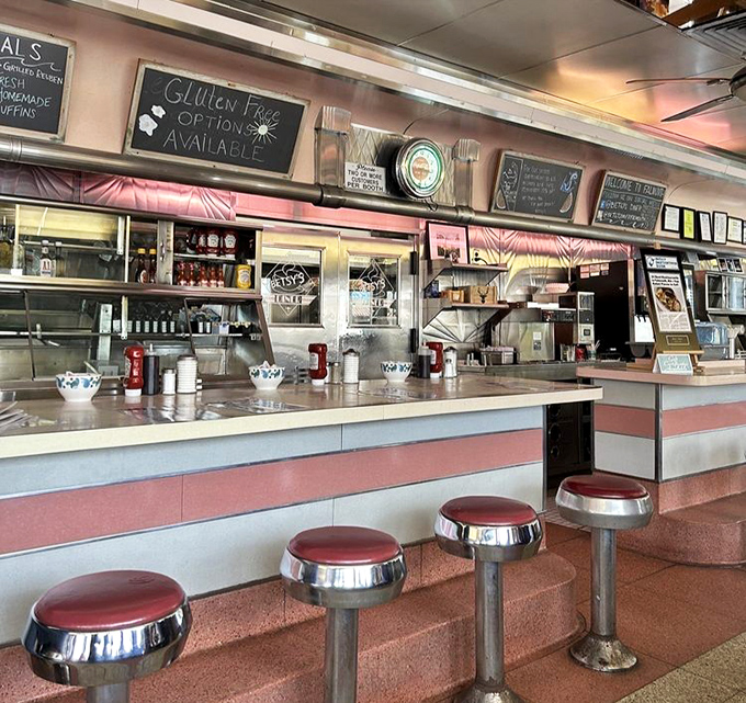 Counter seating: where diner magic happens. Those chrome-trimmed stools have witnessed countless coffee refills and life-changing breakfast decisions.