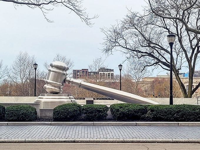 The urban plaza creates a perfect stage for this metallic star. No wonder it's become Columbus's most photographed legal celebrity.