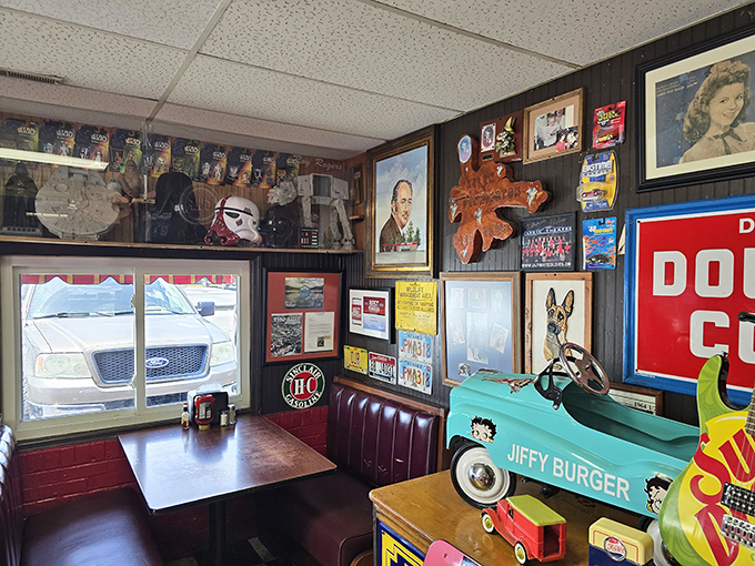 Star Wars meets Main Street America in this glorious collision of pop culture and petroleum nostalgia.