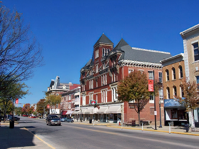 Chillicothe's former capital status shows in its impressive downtown architecture and dignified main street presence.