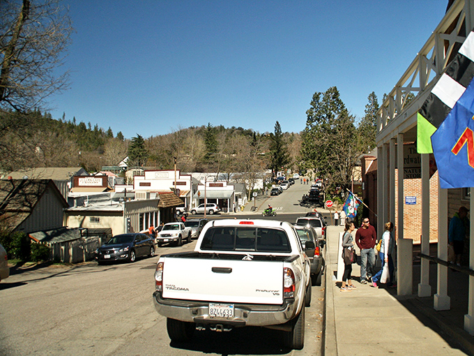 The historic buildings of Julian stand proudly along the main drag. A slice of apple-scented Americana nestled in the mountains.