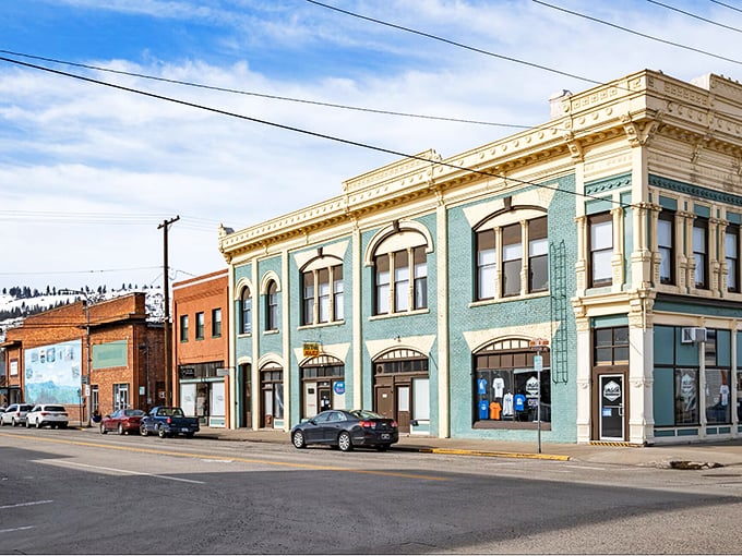 La Grande spreads across the Grande Ronde Valley like nature's own welcome mat to eastern Oregon.