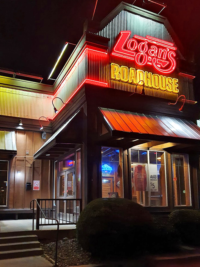 The casual exterior of Logan's Roadhouse is like your favorite pair of jeans - unpretentious, comfortable, and always reliable.