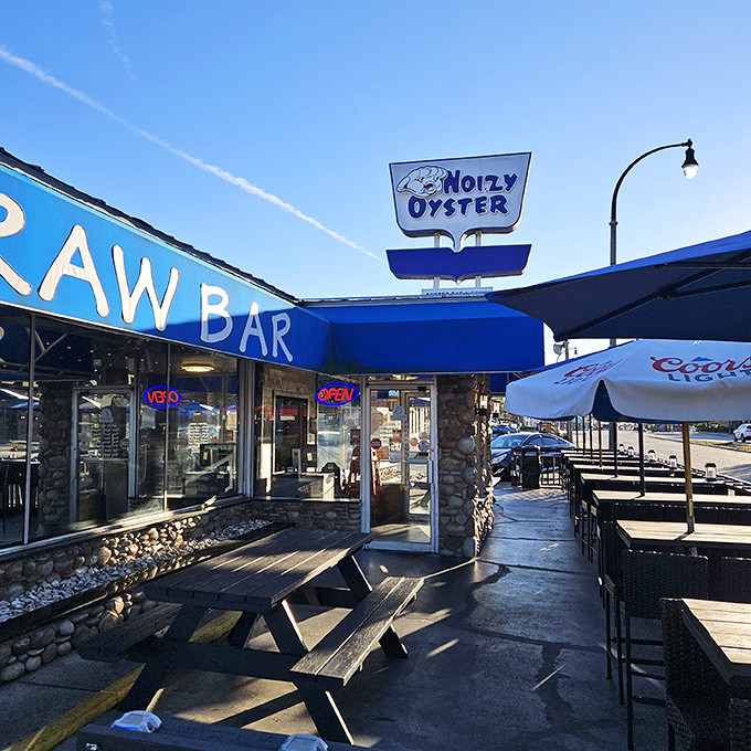 "Noizy Oyster" says it all—sometimes the best seafood joints aren't trying to be quiet about excellence.