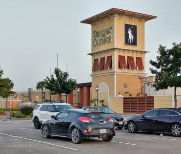 12 Massive Outlet Malls In Texas That’ll Make You Rethink What $50 Can Buy