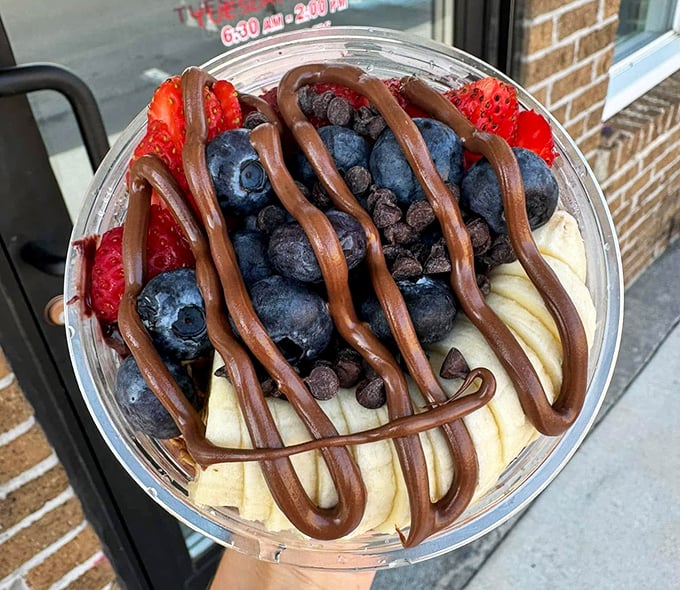 Fresh fruit, chocolate drizzle, and all the colors of health. Even diners have embraced the Instagram-worthy breakfast bowl revolution. 
