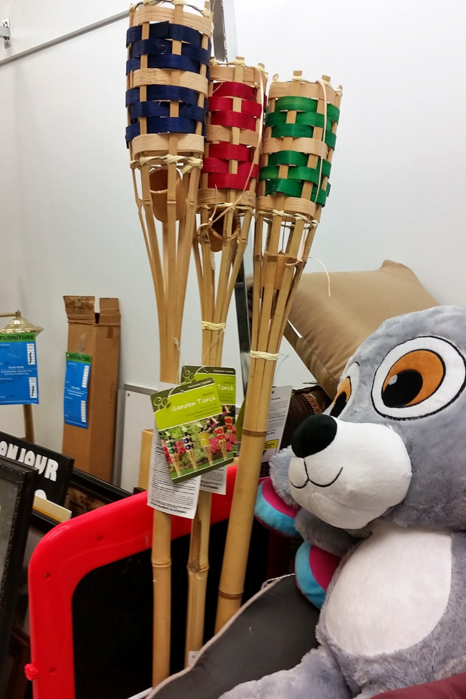 Tiki torches that scream "backyard paradise" without shouting at your wallet. Summer entertaining just got more affordable and infinitely more fun.