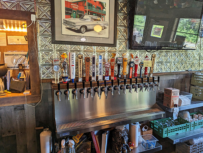 A tap system that would make craft beer enthusiasts nod in approval. Simple pleasures delivered with no pretension, just as the beer gods intended.