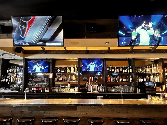 The well-stocked bar proves Bludso's understands that great BBQ deserves equally thoughtful beverage pairings. Bourbon, anyone?