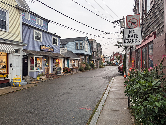 No skateboards allowed on Bearskin Neck&mdash;probably because you'd be too distracted by the charm to watch where you're rolling.